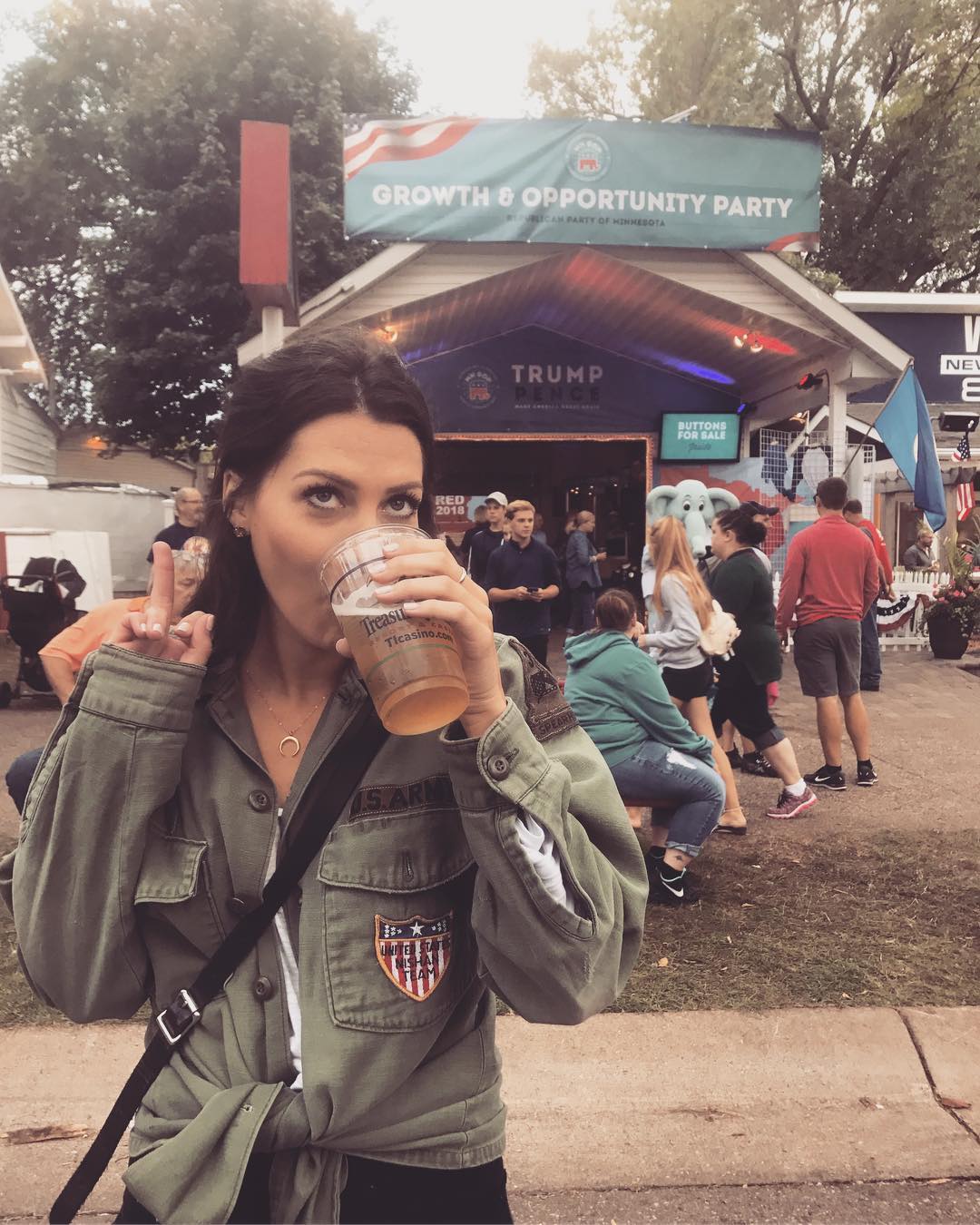 Rebecca 'Becca' Kufrin Photos